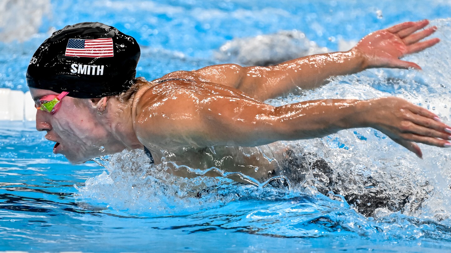 Regan Smith rallies for 200m fly win at World Aquatics Swimming World ...